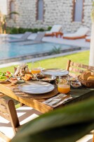 Café da manhã para viagem grátis todos os dias