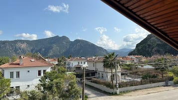 Penthouse Deluxe, varanda, vista para a piscina | 1 quarto, cofre no quarto, Wi-fi grátis