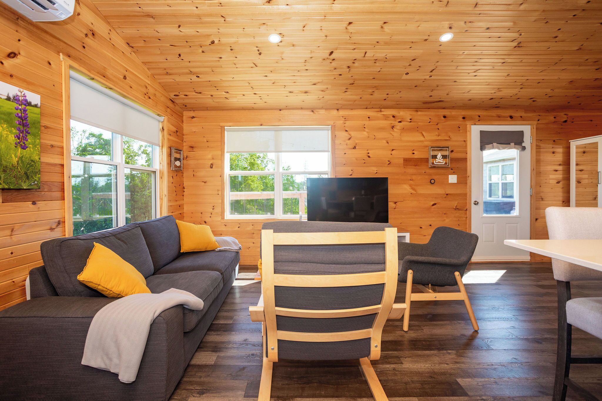 Waterfront Cottage With Private Dock And Kayaks.  5 Minutes To Lakeside Beach. - 愛德華王子島