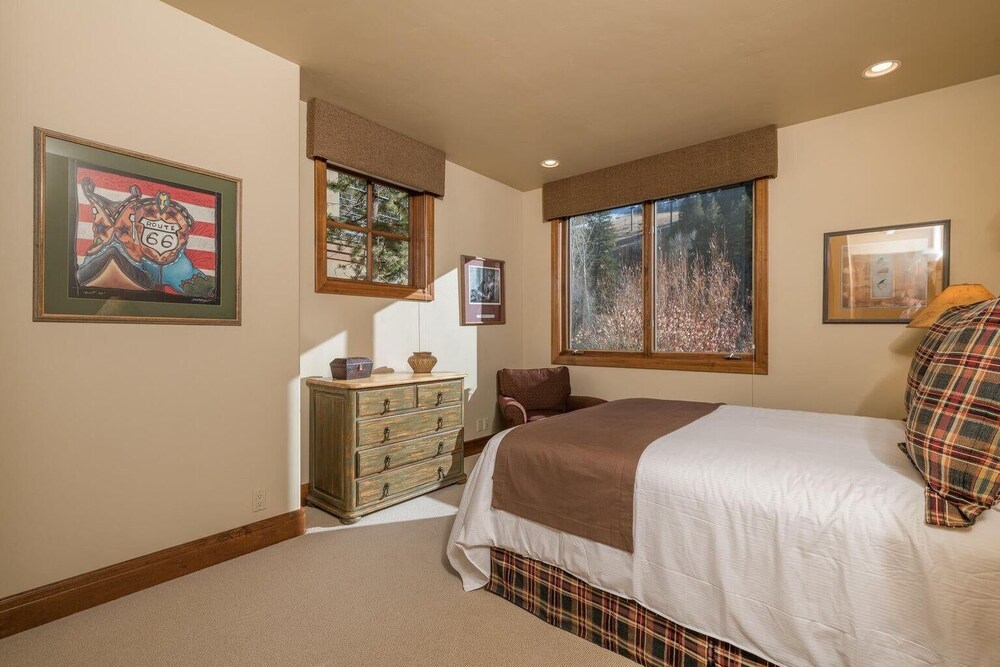 Hemingways Condo: Luxury living with a view - Ketchum | Vrbo