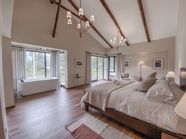 Quarto de Luxo, varanda, vista para a montanha | Quartos insonorizados, Wi-fi grátis, roupa de cama fornecida 