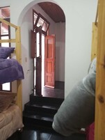 Dormitório compartilhado clássico, vista para o pátio | Wi-Fi de cortesia, roupa de cama