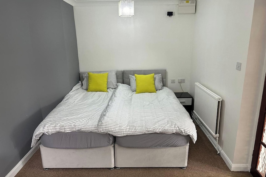 1 Bedroom - Sleeps 3 - Free Parking - London Luton Airport (LTN)