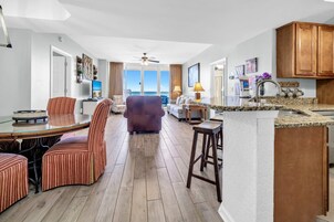 Apartamento em Condomínio Fechado, várias camas (St. Lucia 1204 at Silver Shells) | Interior