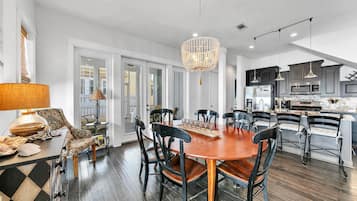 Casa, várias camas (Seagrove Serenity) | Restaurantes