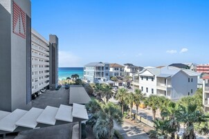 Apartamento em Condomínio Fechado, várias camas, vista para a praia (Mainsail 443) | Exterior