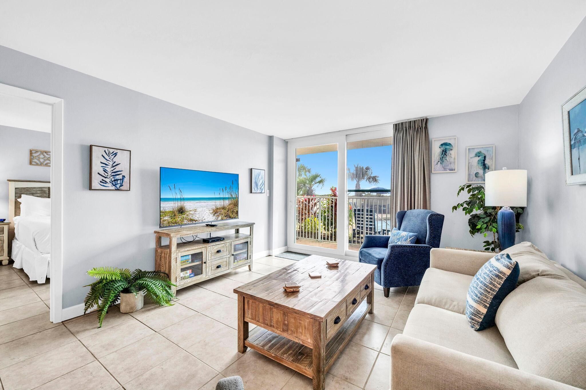 Apartamento em Condomínio Fechado, várias camas (BeachCrest 101) | Sala de estar