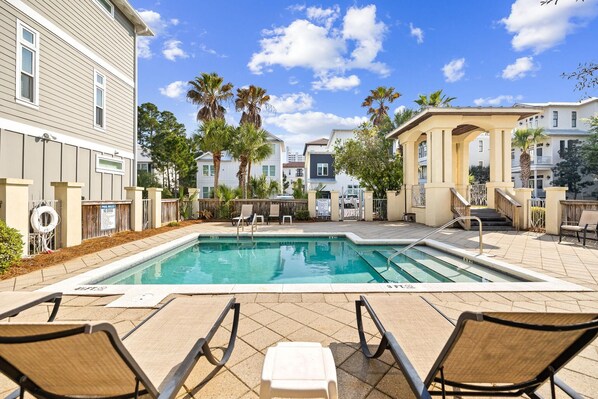 Casa, várias camas (Shellabrate Good Times) | Piscina | Piscina exterior, uma piscina aquecida, espreguiçadeiras