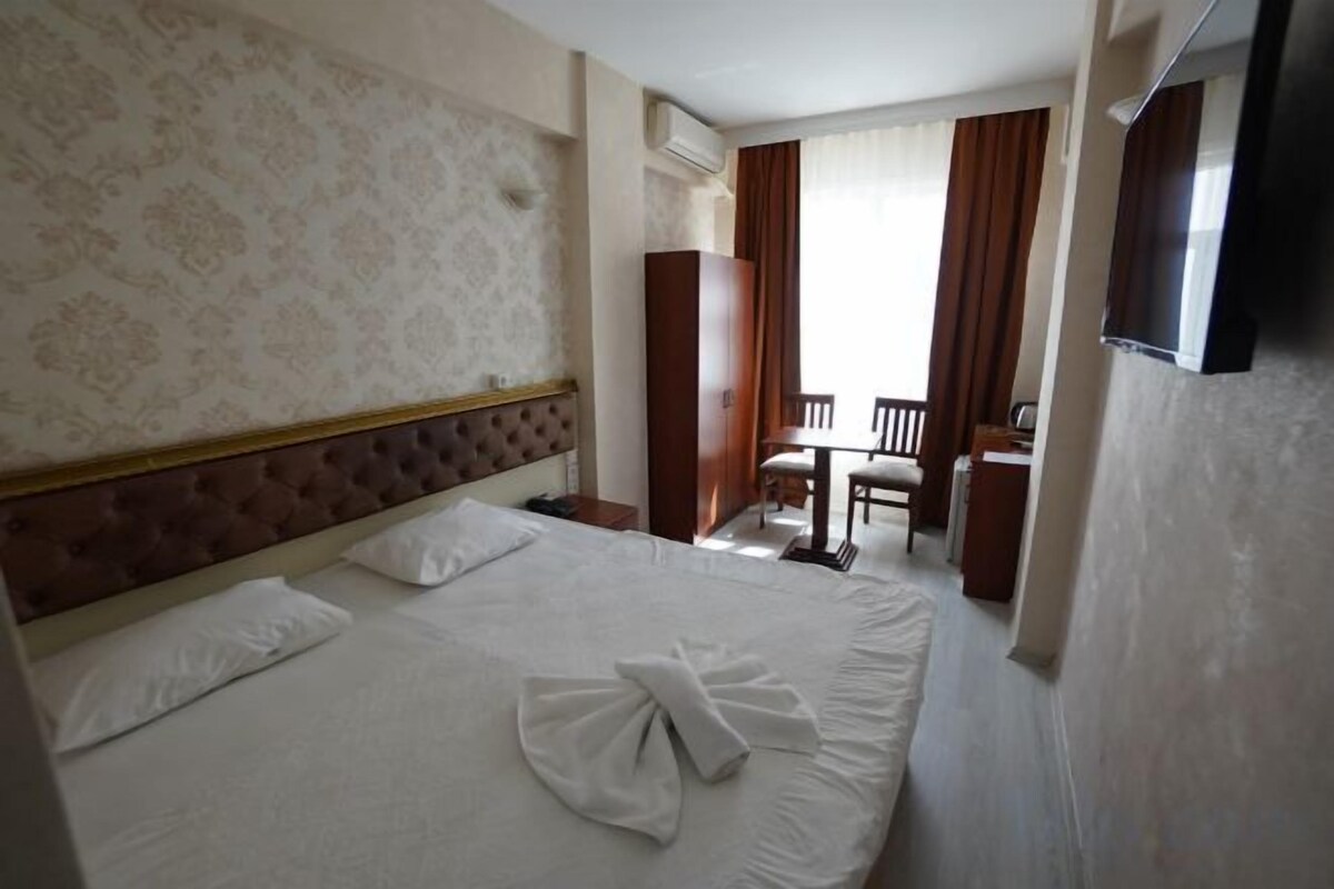 Escrivaninha, Wi-Fi de cortesia, roupa de cama