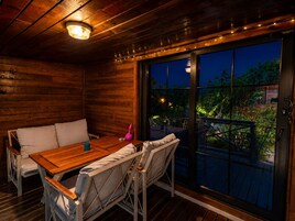 Quarto Básico, pátio, vista para a montanha | Terraço/pátio interior