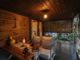Family Bungalow, Mountain View | Terraço/pátio interior