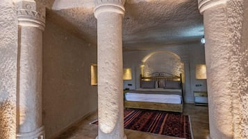 Quarto real | Área de estar | TV, pisos aquecidos