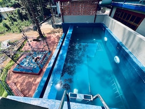 5 piscinas interiores