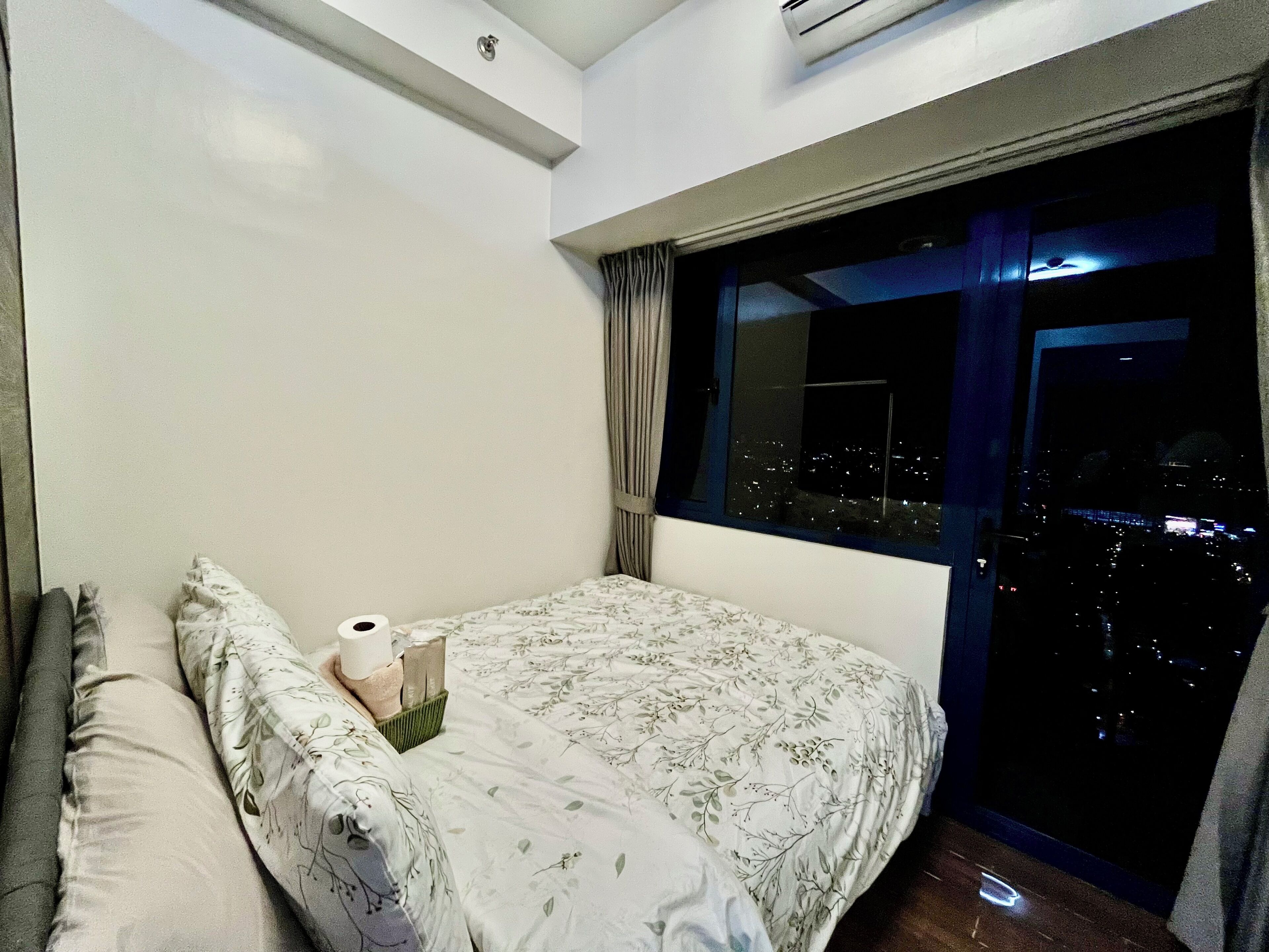 Apartamento Cidade em Condomínio Fechado, cozinha, Vista para a cidade | 1 quarto, roupa hipoalergénica, com mobília individualizada, secretária 