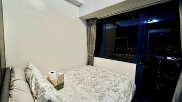 Apartamento Cidade em Condomínio Fechado, cozinha, Vista para a cidade | 1 quarto, roupa hipoalergénica, com mobília individualizada, secretária