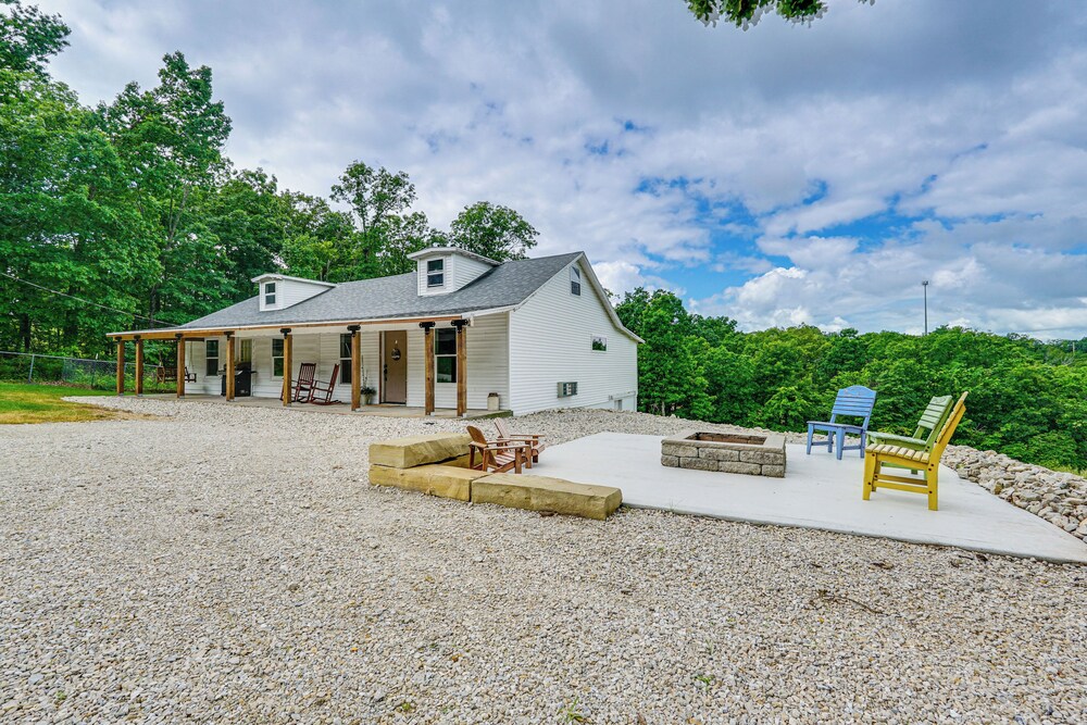Fire Pit & Grill: Pet-friendly Lake Ozark Cabin! - Lake Ozark, MO