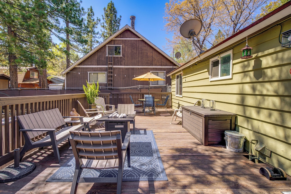 5 Mi To Big Bear Lake: Pet-friendly Gem Near Hikes - Big Bear, CA
