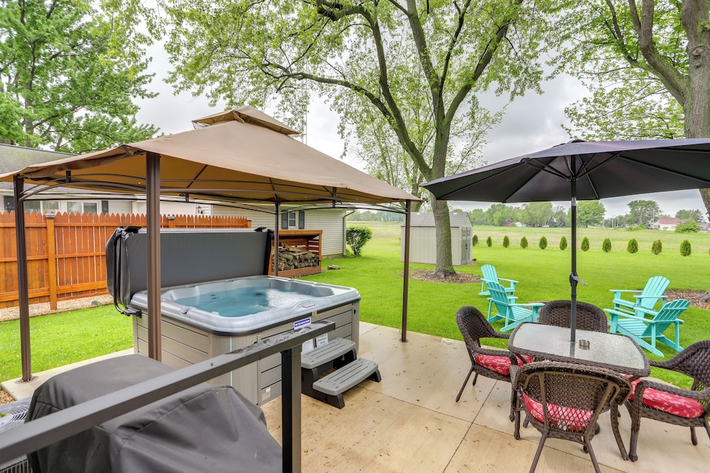Port Clinton Home: Hot Tub, Steps To Portage River - Fremont, OH