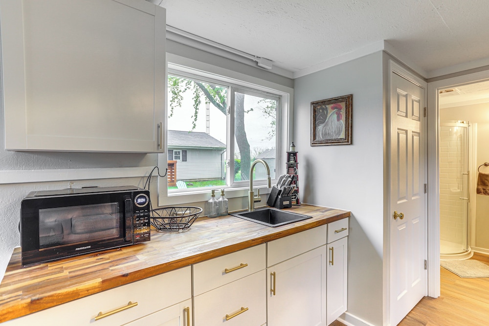 Port Clinton Home: Hot Tub, Steps To Portage River - Fremont, OH