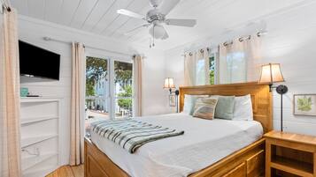 Casa, várias camas, pátio, vista para o jardim (Bella Vista) | 2 quartos, com decoração personalizada, com mobília individualizada