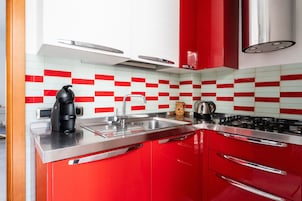 Apartamento | Cozinha privada | Um forno, uma máquina de café expresso, uma chaleira elétrica