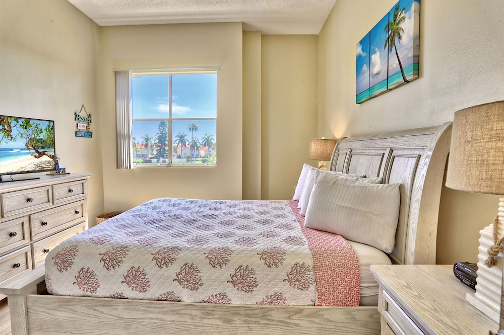 Vista Verde West 218 - Lake Views- Walk To Beach - St. Petersburg, FL