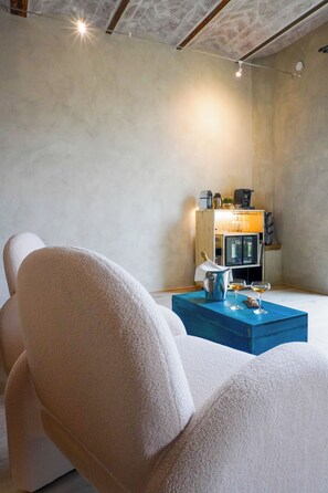 Quarto Júnior, vista para o jardim | Minibar, cofre no quarto, secretária 