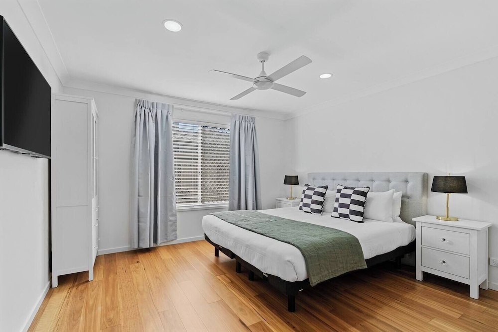 Surfers Enclave A Spacious Family Home - Gold Coast