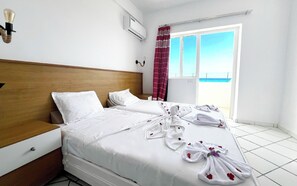 Frigobar, roupa de cama