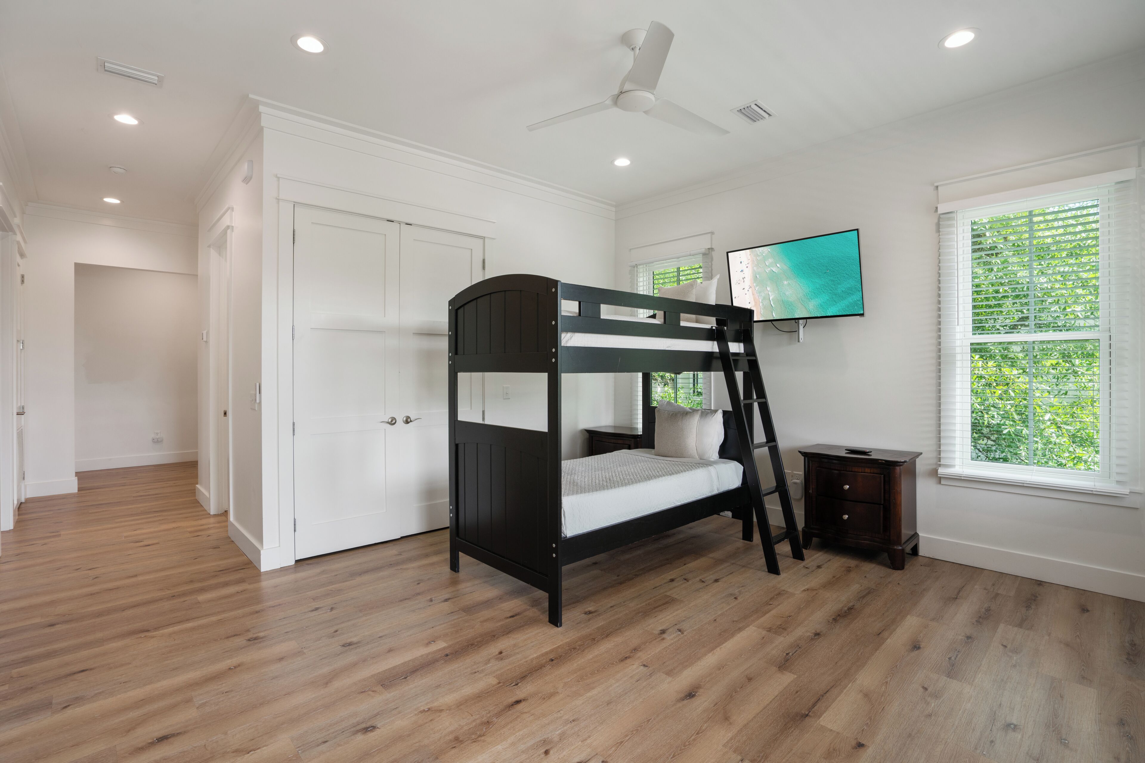4 quartos, individualmente decorados, individualmente mobiliados