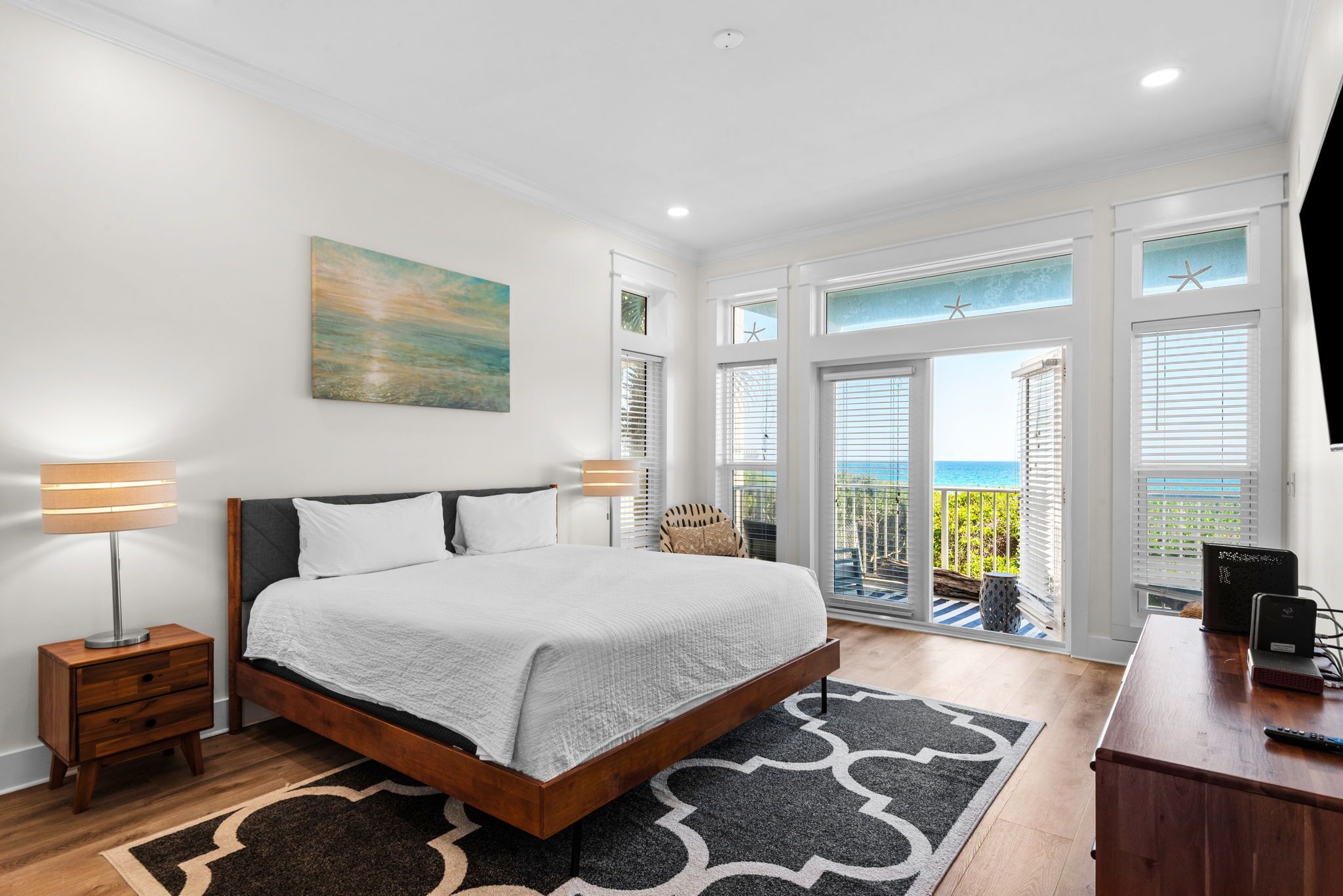 Apartamento em Condomínio Fechado, várias camas, pátio (Turtle Beach - 55 Nature Way #100) | 4 quartos, com decoração personalizada, com mobília individualizada 