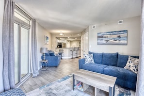 Casa | 1 quarto, escrivaninha