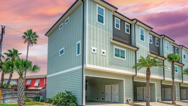 Saltwater Pool, Rooftop Deck W/ View, Near Beach The Blue Crab By Avantstay - Port Aransas, TX