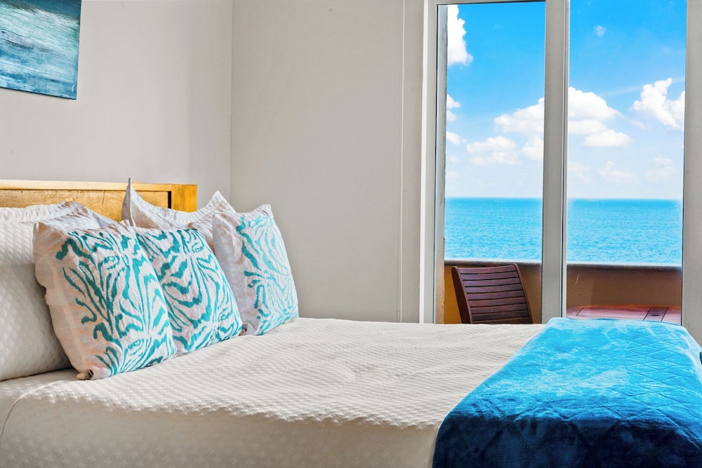360 Views, Waterfront Penthouse, Rooftop Pool - Isla Mujeres