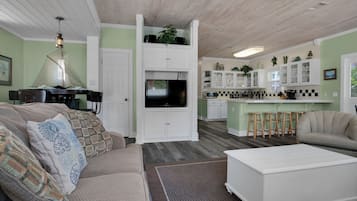 Casa, várias camas, acesso à piscina, vista para a piscina (Sea Turtle Pass) | Sala de estar