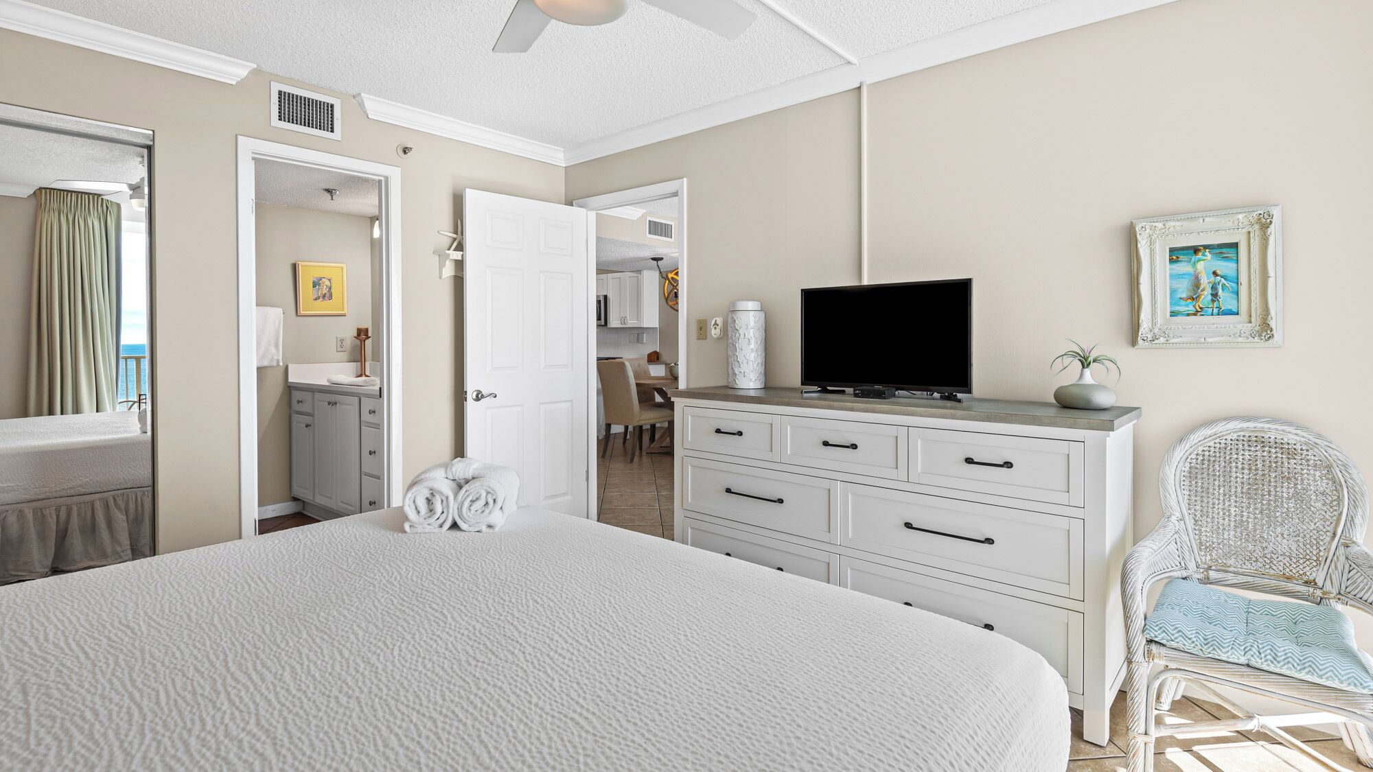 Apartamento em Condomínio Fechado, várias camas, varanda, vista para o oceano (BeachCrest 1102) | 2 quartos, com decoração personalizada, com mobília individualizada 