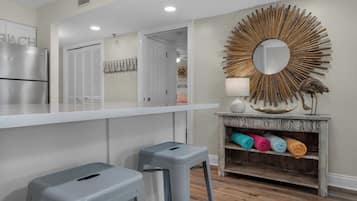 Apartamento em Condomínio Fechado, várias camas, varanda, vista para o oceano (BeachCrest 1005) | Interior