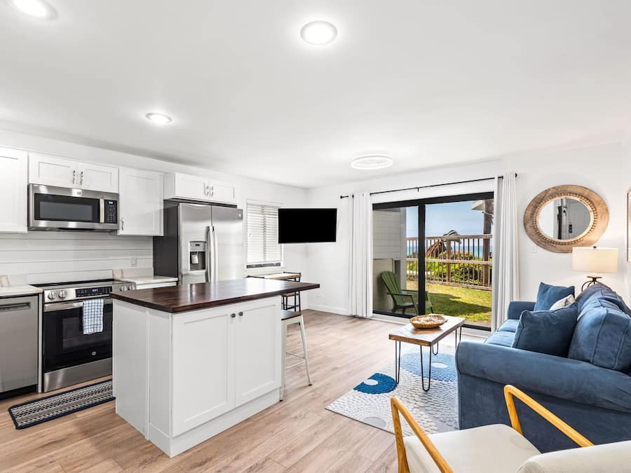 Apartamento em Condomínio Fechado, várias camas, pátio (Beachside Condo 13) | Interior
