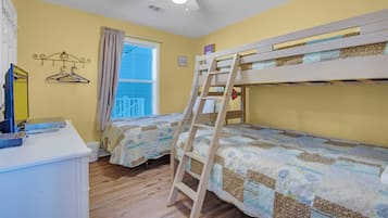 Apartamento em Condomínio Fechado, várias camas, varanda, vista para o jardim (Beachside Villas 221) | 2 quartos, com decoração personalizada, com mobília individualizada