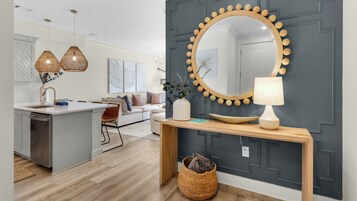 Condo, 1 cama King e sofá-cama, varanda (Pinewood30A 421) | Parte interna