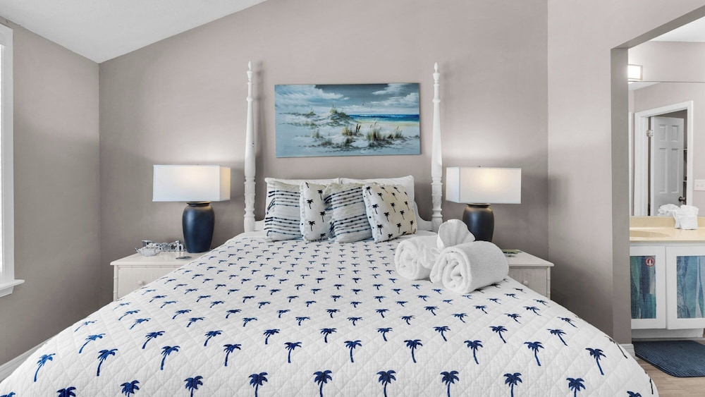 St. Thomas Square Reviews, Deals & Photos 2026 - Vrbo