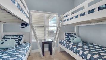 Condo, várias camas, sacada, vista para o oceano (Legacy 403) | 3 quartos, individualmente decorados, individualmente mobiliados