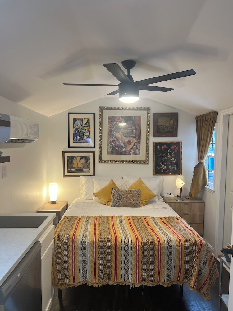 Downtown Charleston Studio Guesthouse - Charleston, SC