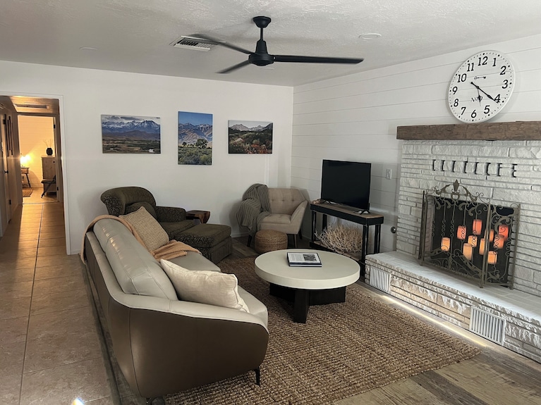 Desert Villa Oasis - Gateway To The Eastern Sierras, Death Valley, And Yosemite\n - Ridgecrest, CA