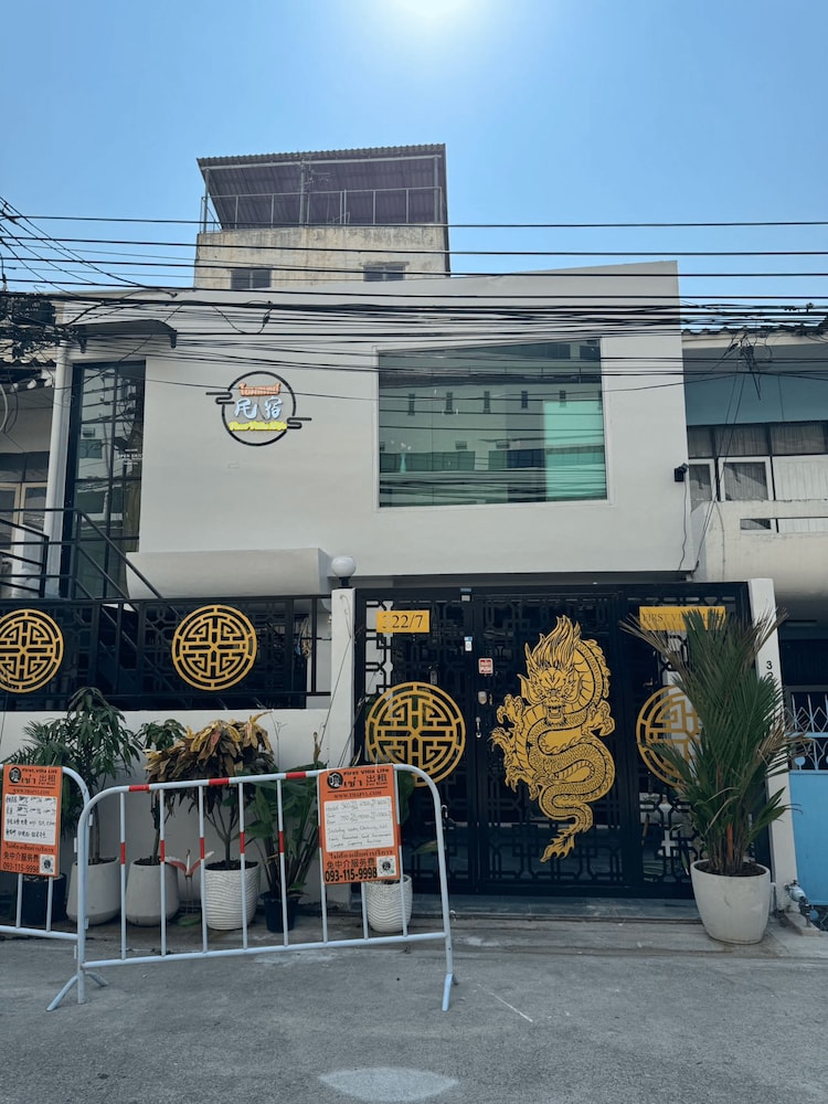 First Villa Life Hostel - Bangkok