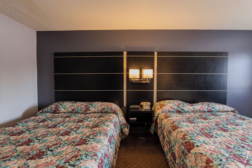 Coratel Inn and Suites By Jasper Hastings - 2 Queen Bed Non Smoking ...