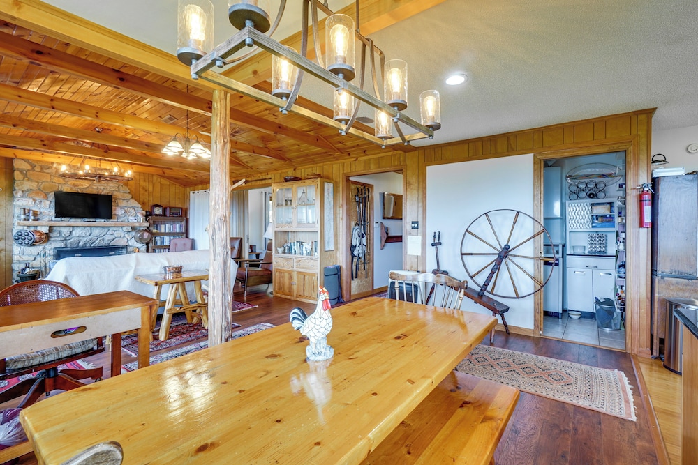 Tallassee Family Home W/ Stunning Smoky Mtn Views - Maryville, TN