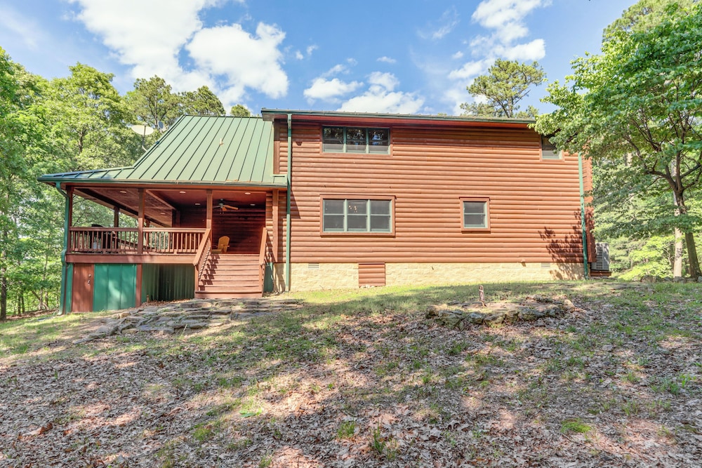 Rogers Cabin On 17 Acres W/ Wraparound Deck! - Beaver Lake, AR