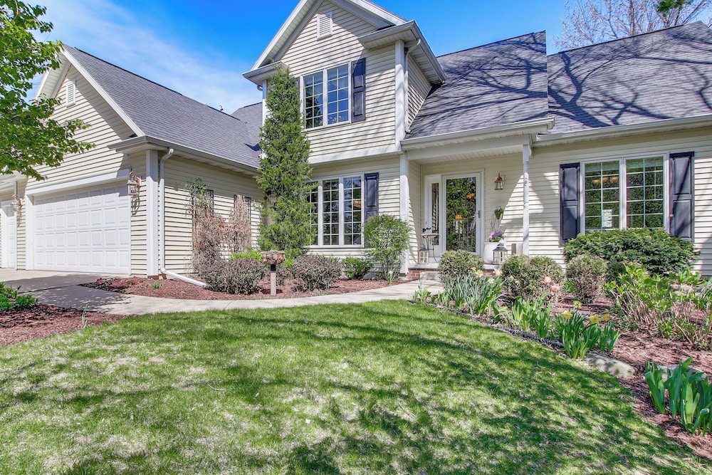 Menasha Home W/ Patio - Walking Distance To Lake! - Appleton, WI