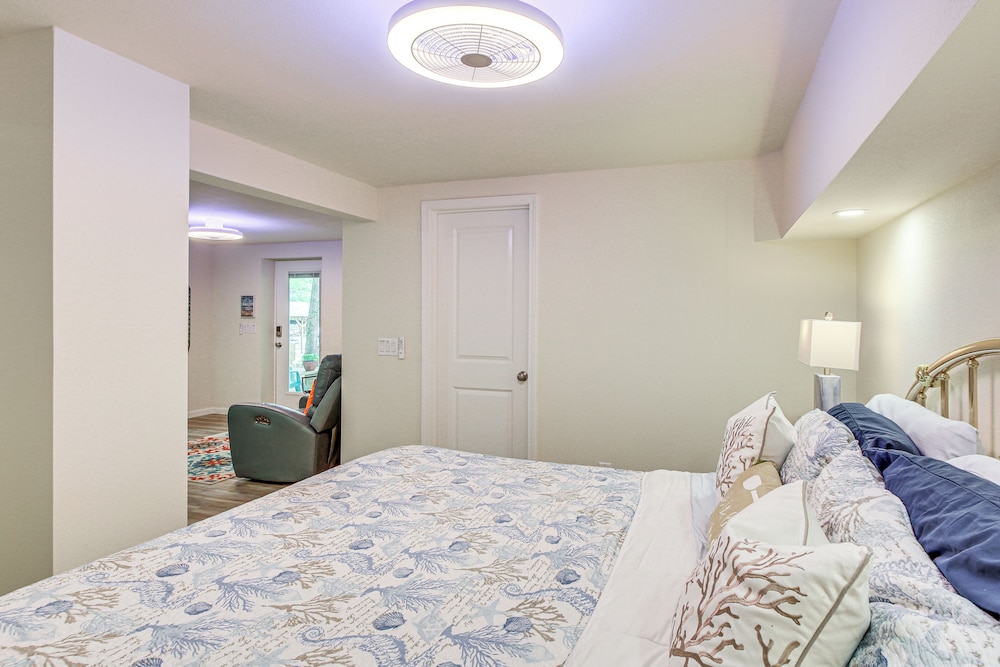 Scenic Studio On Lake Desoto W/ Patio! - Hot Springs Village, AR
